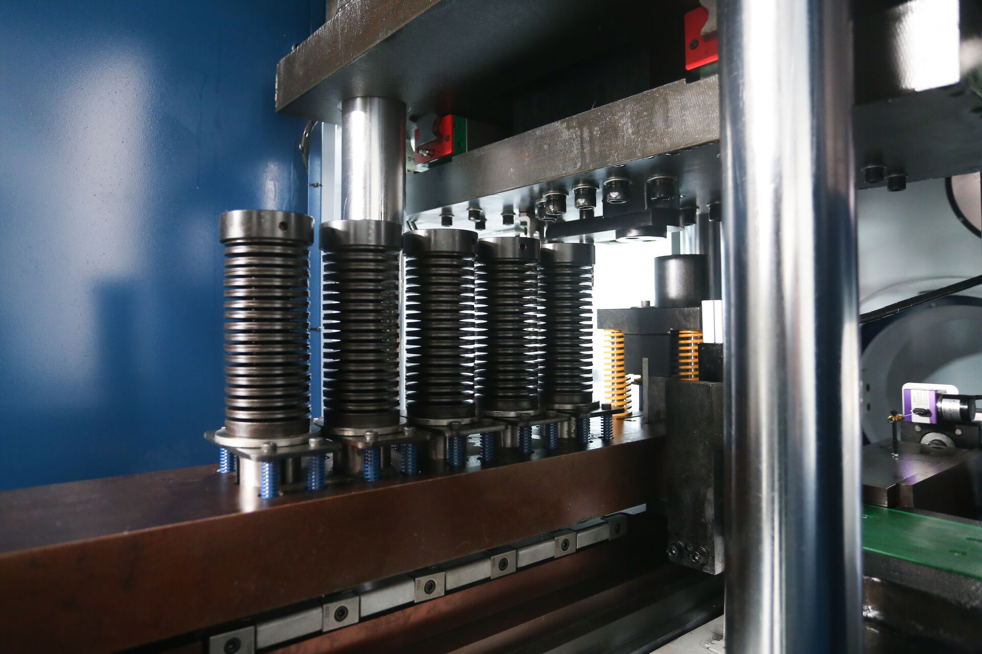 BEIENE Intelligent 3D Busbar Punching and Shearing Machine (EMAC-BP-40)