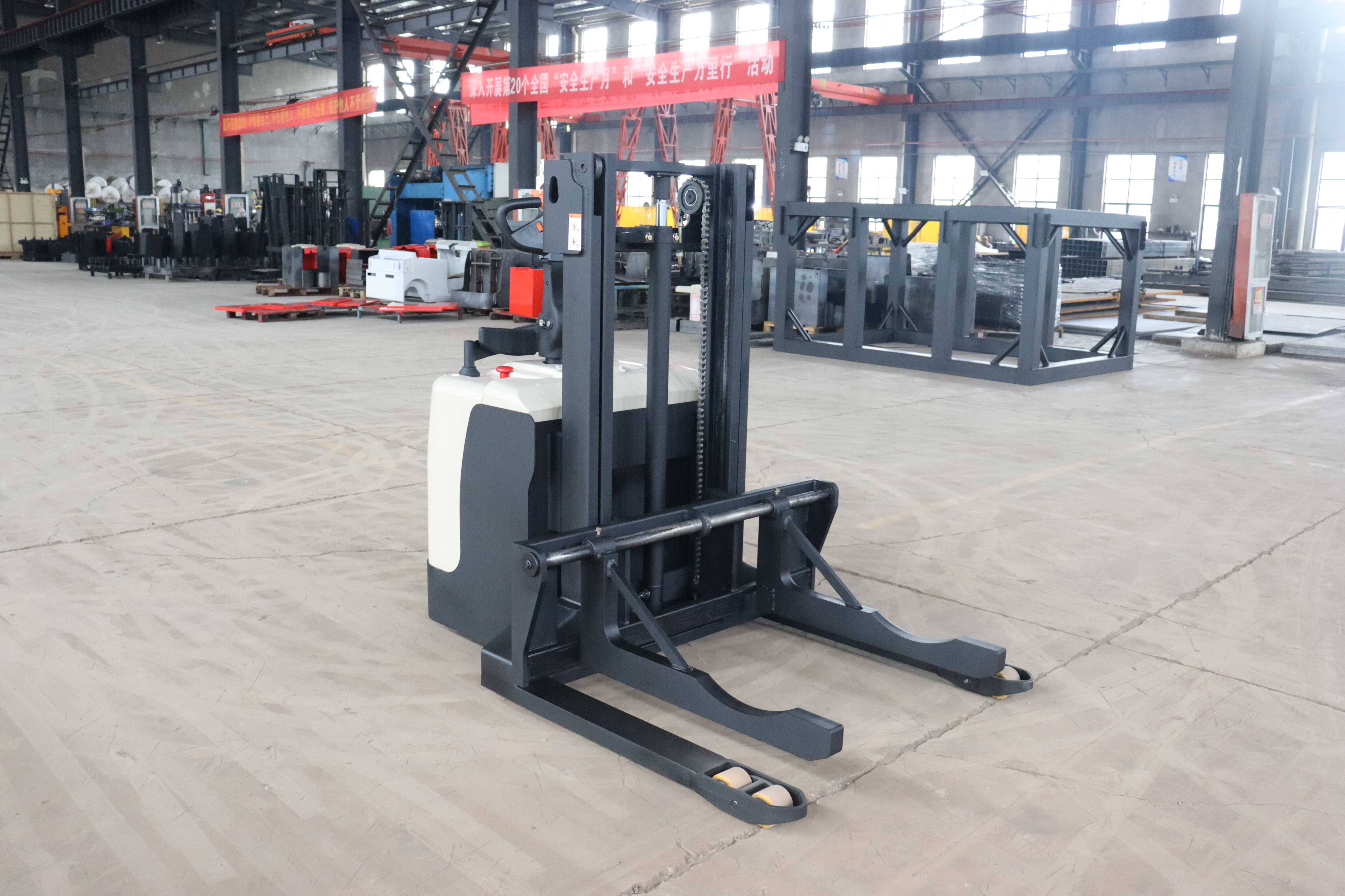 Clamp Stacker - Efficient Material Handling Solutions for Industrial Use